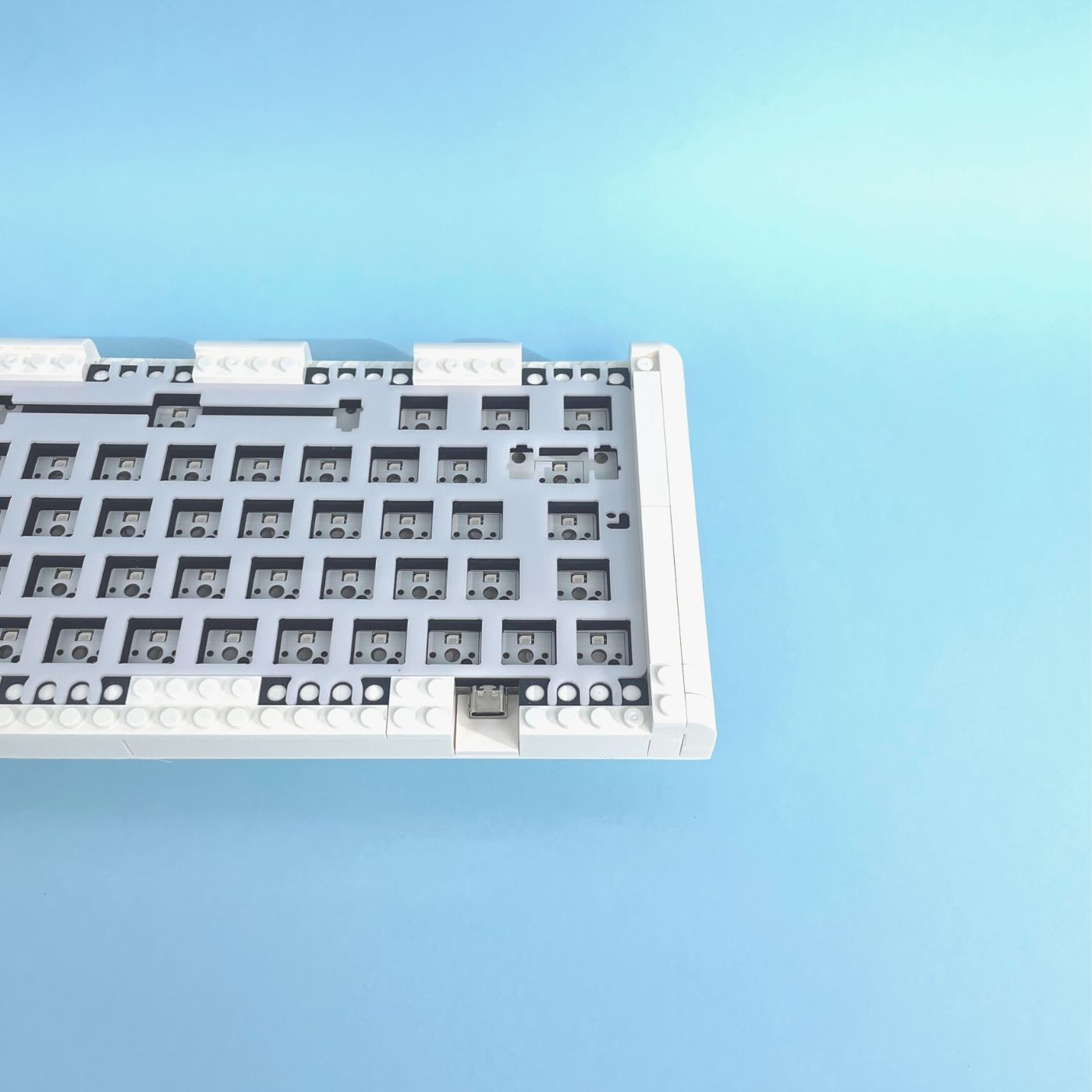 Kit Adam – KEYGEM